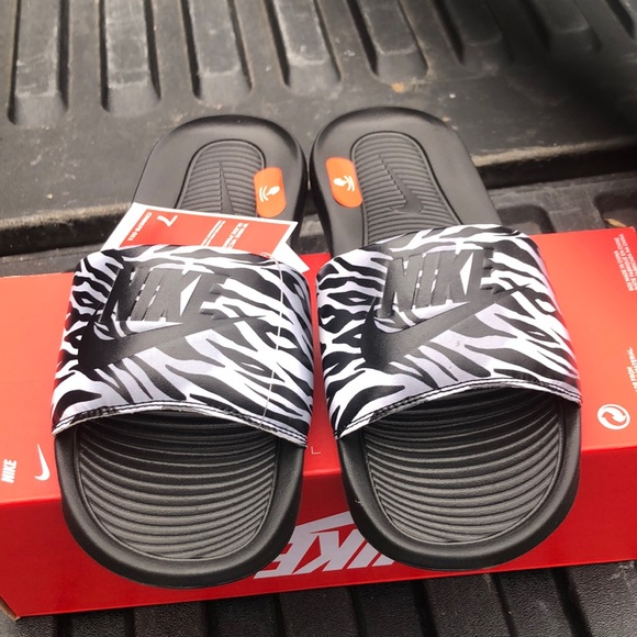 Nike | Shoes | Womens Victory One Slide Print Black And Metallic Silver ...